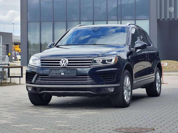 Blue Volkswagen Touareg 2017 in Siauliai, with an engine capacity of 3.60 L and mileage of 240 thousand km for 14000 €, photo 3 on AUTOMOTO.COM.LV