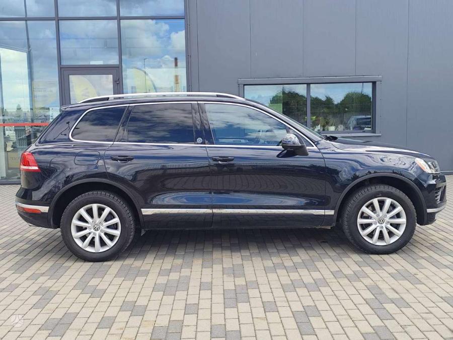 Zils Volkswagen Touareg 2017 Šauļi, ar dzinēja tilpumu 3.60 L un nobraukumu 240 tūkst. km par 14000 €, foto 9 vietnē AUTOMOTO.COM.LV