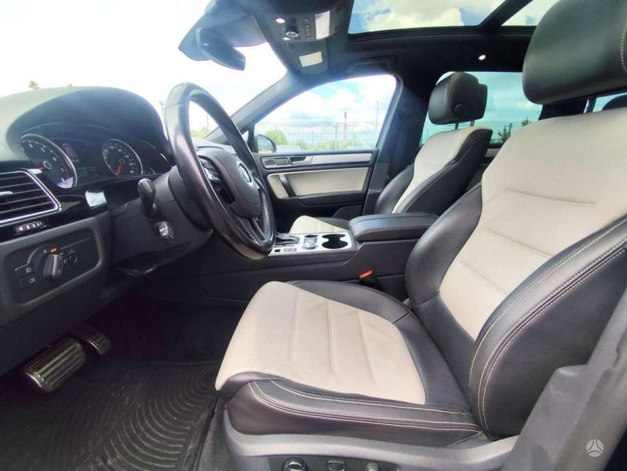 Zils Volkswagen Touareg 2017 Šauļi, ar dzinēja tilpumu 3.60 L un nobraukumu 240 tūkst. km par 14000 €, foto 11 vietnē AUTOMOTO.COM.LV