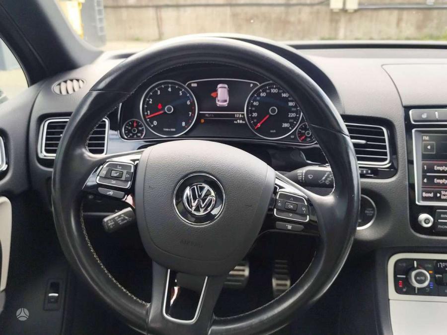 Zils Volkswagen Touareg 2017 Šauļi, ar dzinēja tilpumu 3.60 L un nobraukumu 240 tūkst. km par 14000 €, foto 12 vietnē AUTOMOTO.COM.LV