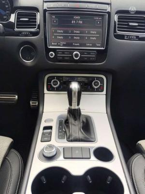 Zils Volkswagen Touareg 2017 Šauļi, ar dzinēja tilpumu 3.60 L un nobraukumu 240 tūkst. km par 14000 €, foto 13 vietnē AUTOMOTO.COM.LV