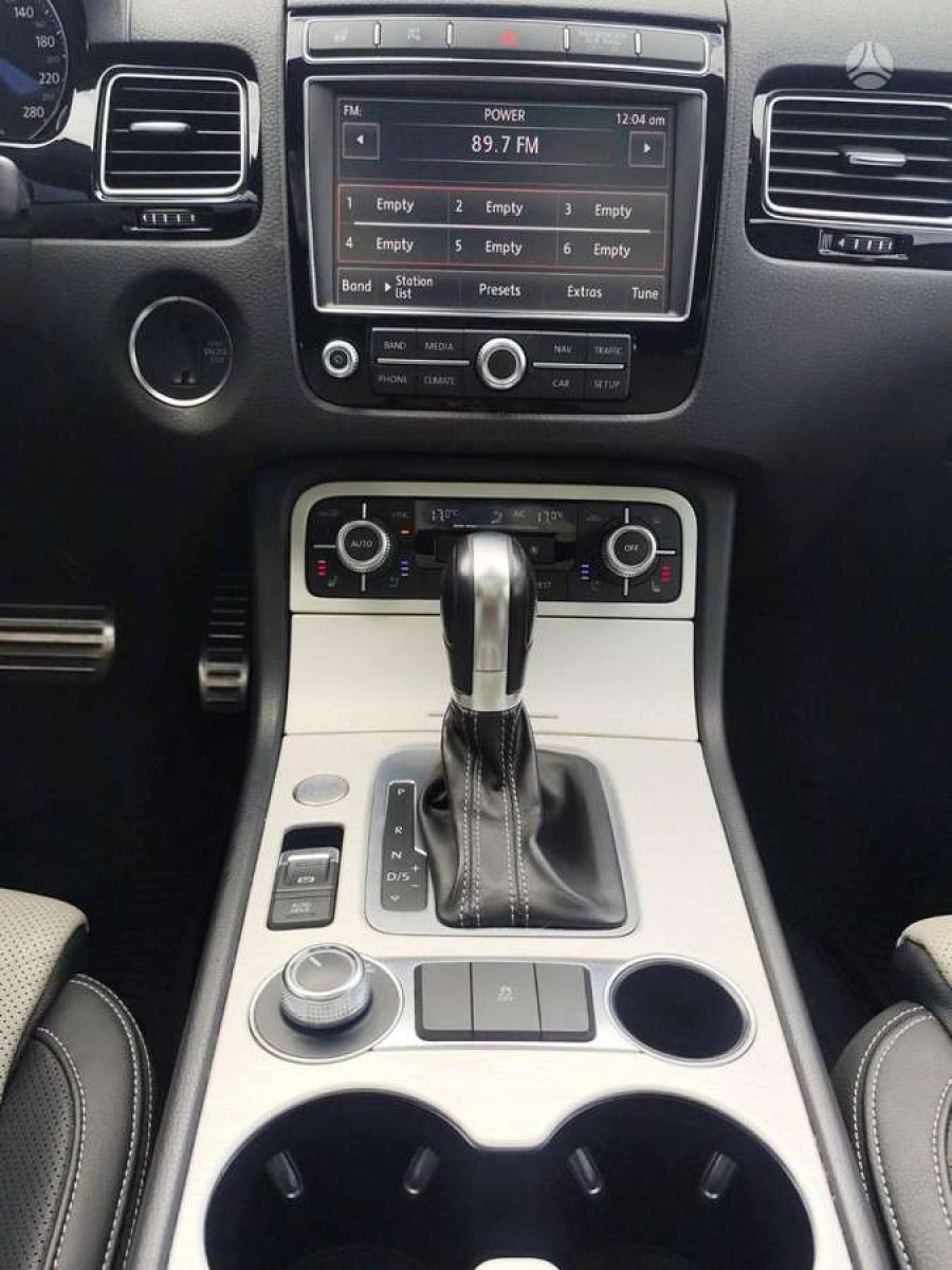 Zils Volkswagen Touareg 2017 Šauļi, ar dzinēja tilpumu 3.60 L un nobraukumu 240 tūkst. km par 14000 €, foto 13 vietnē AUTOMOTO.COM.LV
