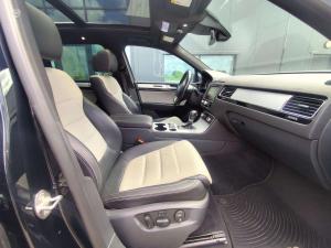 Zils Volkswagen Touareg 2017 Šauļi, ar dzinēja tilpumu 3.60 L un nobraukumu 240 tūkst. km par 14000 €, foto 18 vietnē AUTOMOTO.COM.LV