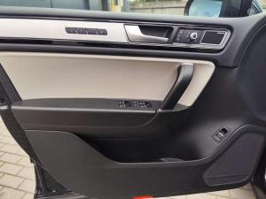Zils Volkswagen Touareg 2017 Šauļi, ar dzinēja tilpumu 3.60 L un nobraukumu 240 tūkst. km par 14000 €, foto 20 vietnē AUTOMOTO.COM.LV