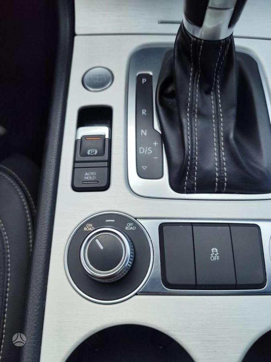 Zils Volkswagen Touareg 2017 Šauļi, ar dzinēja tilpumu 3.60 L un nobraukumu 240 tūkst. km par 14000 €, foto 21 vietnē AUTOMOTO.COM.LV