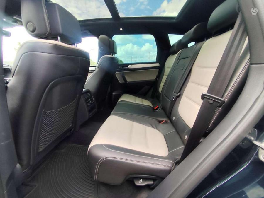 Zils Volkswagen Touareg 2017 Šauļi, ar dzinēja tilpumu 3.60 L un nobraukumu 240 tūkst. km par 14000 €, foto 22 vietnē AUTOMOTO.COM.LV