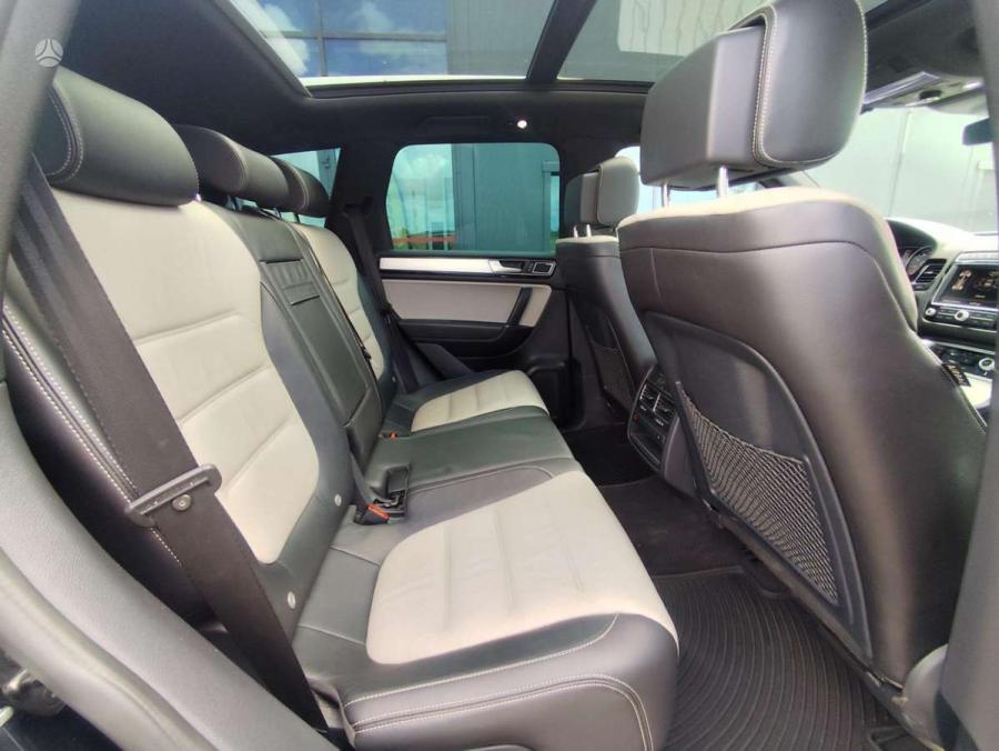 Zils Volkswagen Touareg 2017 Šauļi, ar dzinēja tilpumu 3.60 L un nobraukumu 240 tūkst. km par 14000 €, foto 24 vietnē AUTOMOTO.COM.LV