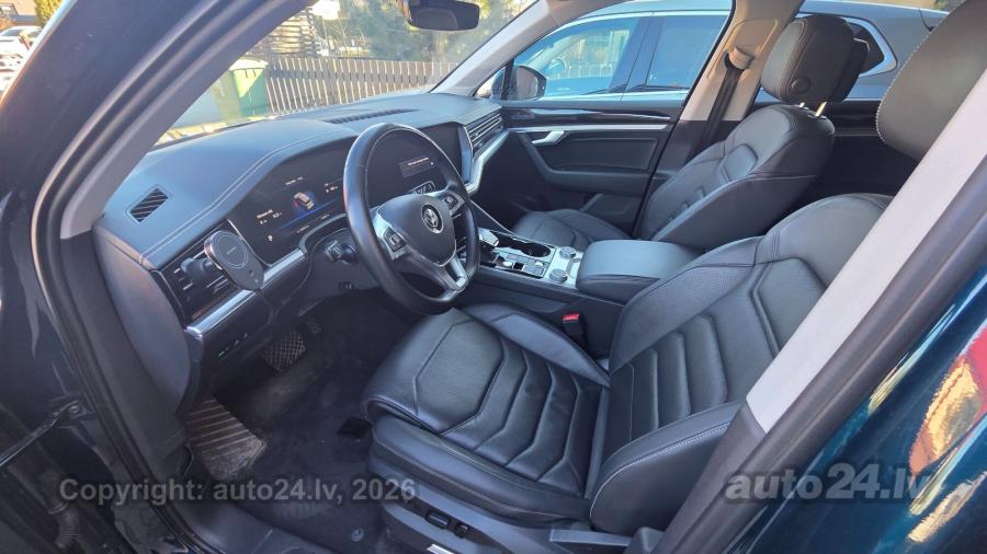 Zils Volkswagen Touareg 2018 Tallina, ar dzinēja tilpumu 3.00 L un nobraukumu 116 tūkst. km par 44900 €, foto 7 vietnē AUTOMOTO.COM.LV