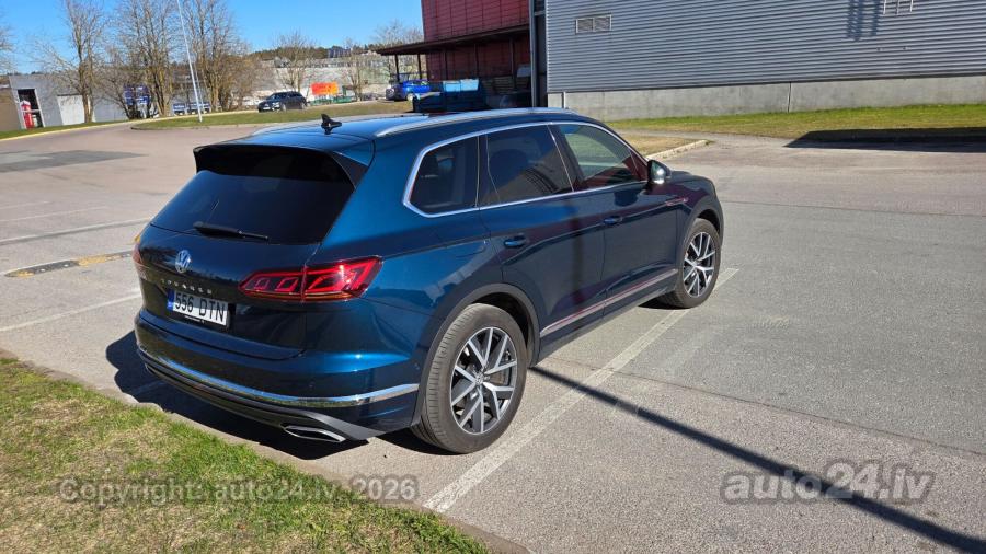 Zils Volkswagen Touareg 2018 Tallina, ar dzinēja tilpumu 3.00 L un nobraukumu 116 tūkst. km par 44900 €, foto 10 vietnē AUTOMOTO.COM.LV