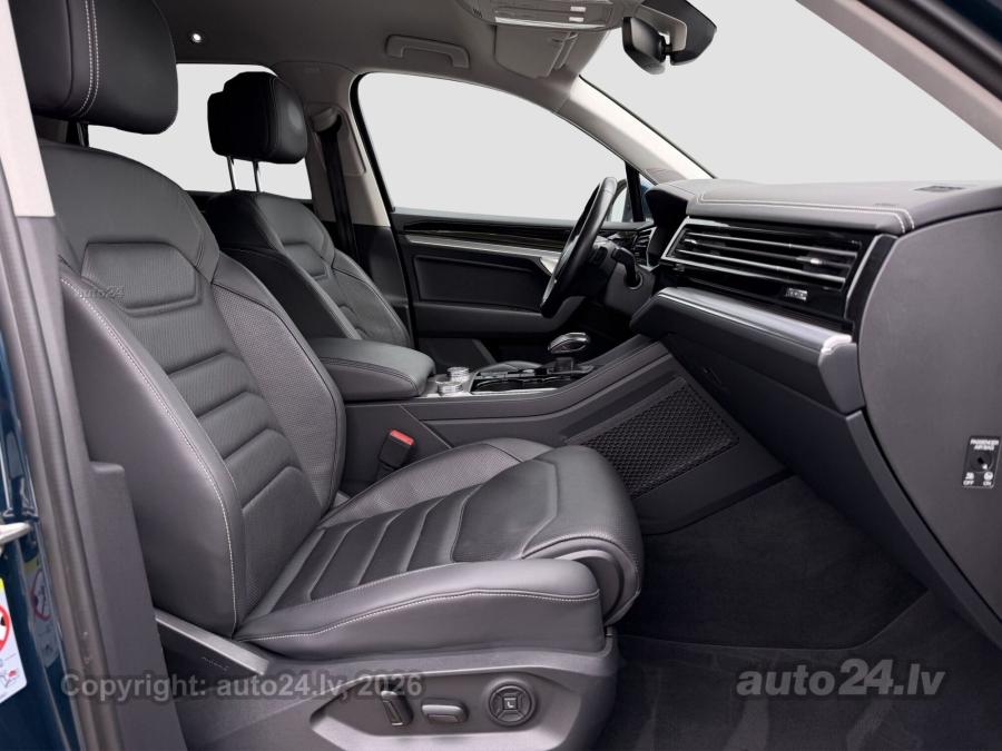 Zils Volkswagen Touareg 2018 Pērnava, ar dzinēja tilpumu 3.00 L un nobraukumu 117 tūkst. km par 37900 €, foto 6 vietnē AUTOMOTO.COM.LV