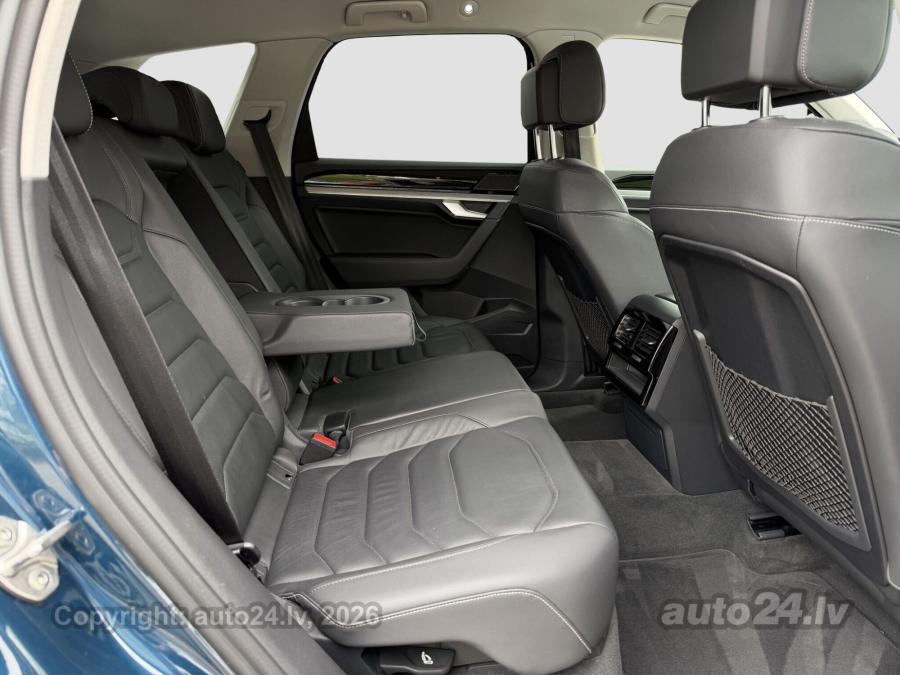 Zils Volkswagen Touareg 2018 Pērnava, ar dzinēja tilpumu 3.00 L un nobraukumu 117 tūkst. km par 37900 €, foto 7 vietnē AUTOMOTO.COM.LV
