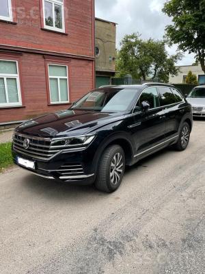 Zils Volkswagen Touareg 2018 Liepāja, ar dzinēja tilpumu 3.00 L un nobraukumu 198 tūkst. km par 30000 €, foto  vietnē AUTOMOTO.COM.LV