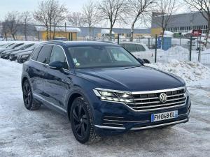 Blue Volkswagen Touareg 2019 in Klaipeda, with an engine capacity of 3.00 L and mileage of 257 thousand km for 29500 €, photo  on AUTOMOTO.COM.LV