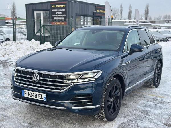 Blue Volkswagen Touareg 2019 in Klaipeda, with an engine capacity of 3.00 L and mileage of 257 thousand km for 29500 €, photo 2 on AUTOMOTO.COM.LV