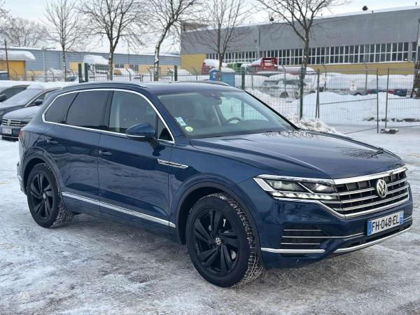 Blue Volkswagen Touareg 2019 in Klaipeda, with an engine capacity of 3.00 L and mileage of 257 thousand km for 29500 €, photo 5 on AUTOMOTO.COM.LV
