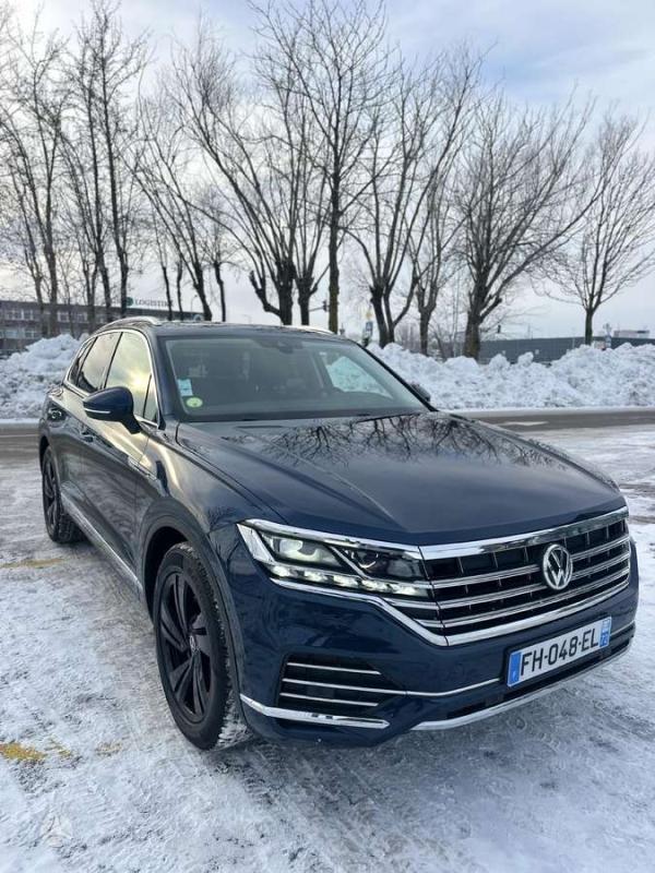 Blue Volkswagen Touareg 2019 in Klaipeda, with an engine capacity of 3.00 L and mileage of 257 thousand km for 29500 €, photo 10 on AUTOMOTO.COM.LV