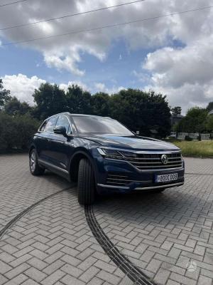 Blue Volkswagen Touareg 2019 in Vilnius, with an engine capacity of 2.97 L and mileage of 207 thousand km for 35400 €, photo 3 on AUTOMOTO.COM.LV