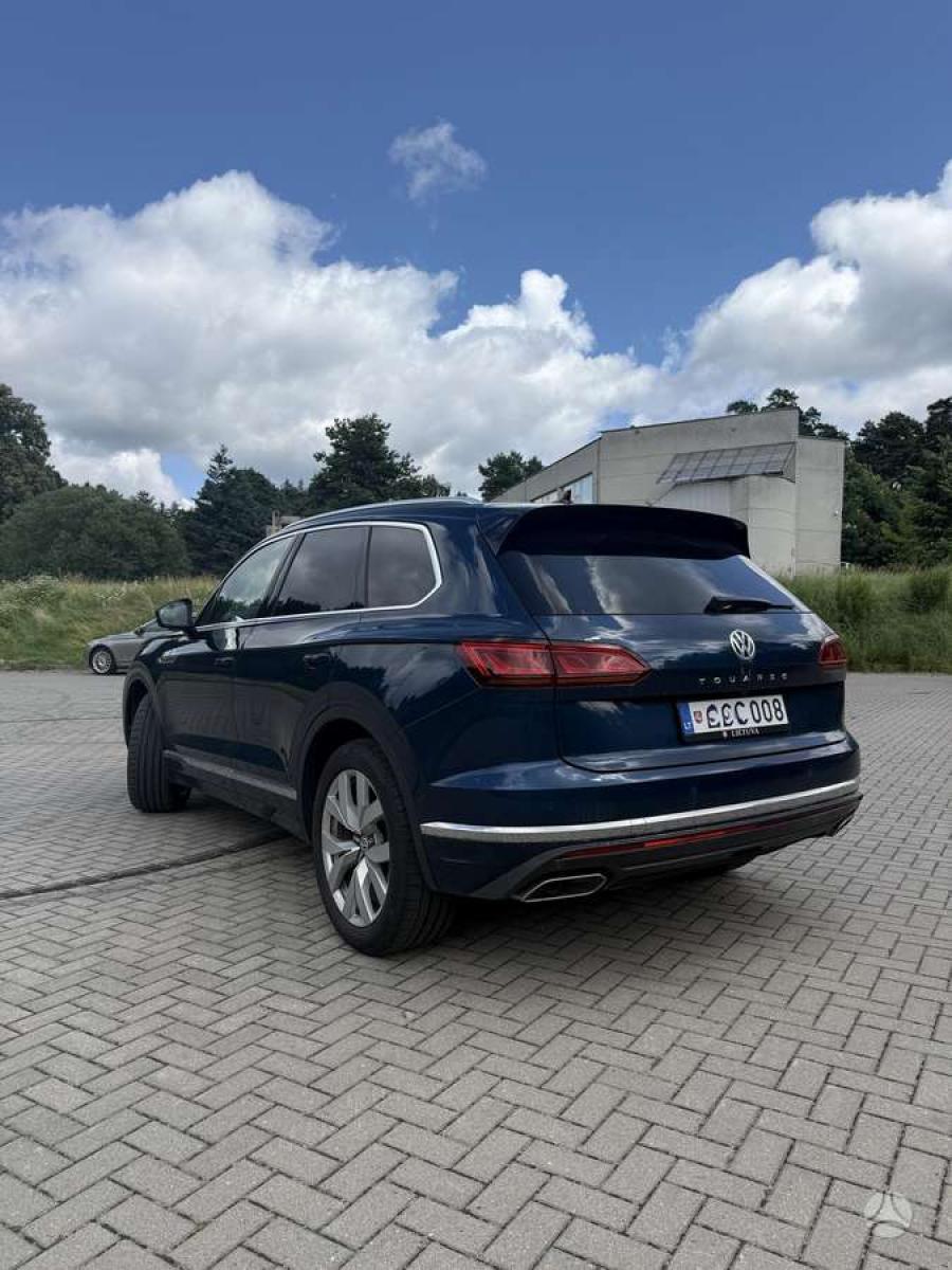 Blue Volkswagen Touareg 2019 in Vilnius, with an engine capacity of 2.97 L and mileage of 207 thousand km for 35400 €, photo 4 on AUTOMOTO.COM.LV