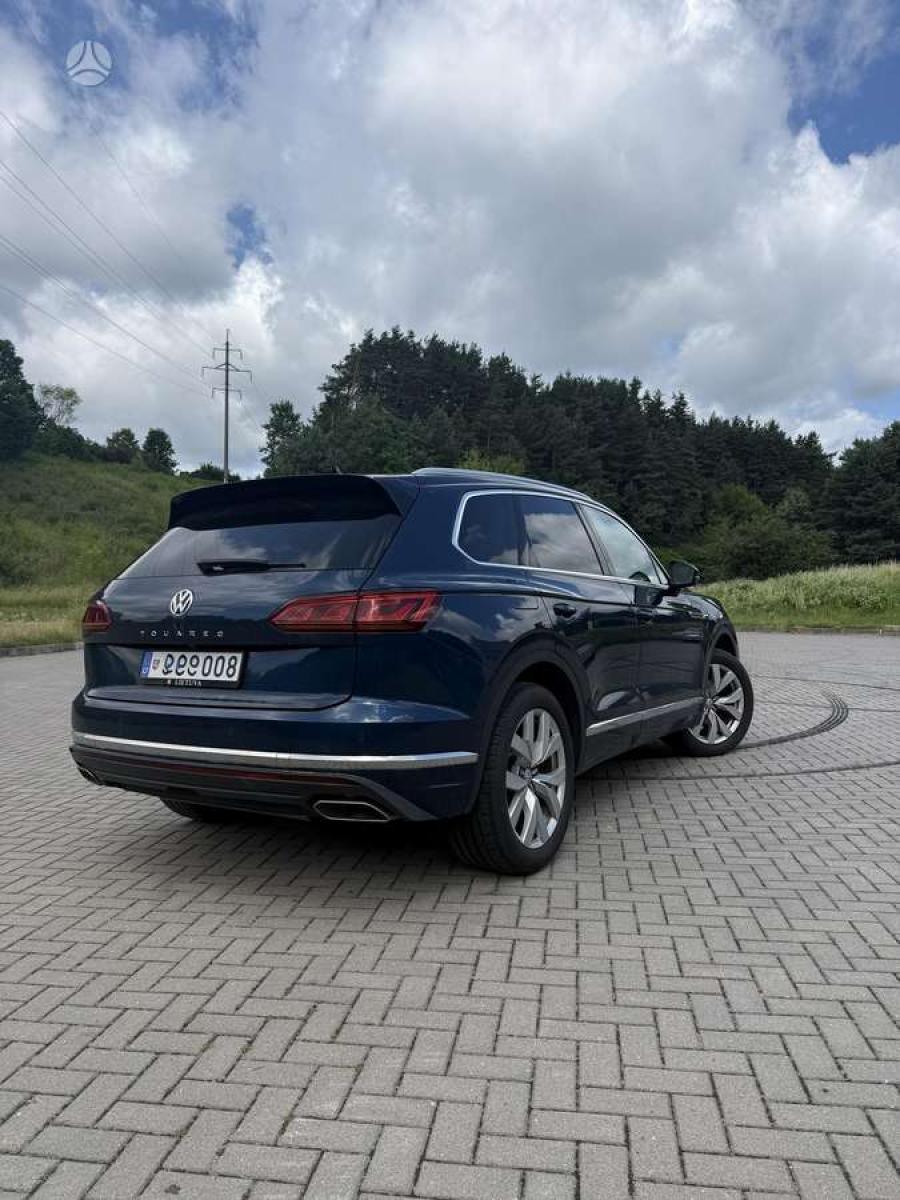 Blue Volkswagen Touareg 2019 in Vilnius, with an engine capacity of 2.97 L and mileage of 207 thousand km for 35400 €, photo 5 on AUTOMOTO.COM.LV
