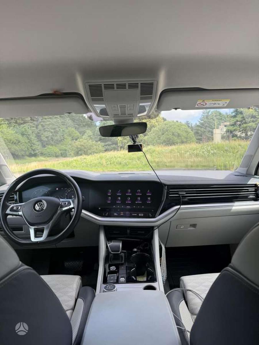 Blue Volkswagen Touareg 2019 in Vilnius, with an engine capacity of 2.97 L and mileage of 207 thousand km for 35400 €, photo 7 on AUTOMOTO.COM.LV