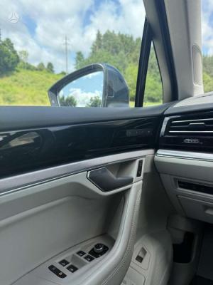 Blue Volkswagen Touareg 2019 in Vilnius, with an engine capacity of 2.97 L and mileage of 207 thousand km for 35400 €, photo 10 on AUTOMOTO.COM.LV