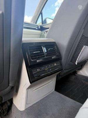Blue Volkswagen Touareg 2019 in Vilnius, with an engine capacity of 2.97 L and mileage of 207 thousand km for 35400 €, photo 14 on AUTOMOTO.COM.LV