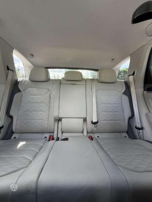 Blue Volkswagen Touareg 2019 in Vilnius, with an engine capacity of 2.97 L and mileage of 207 thousand km for 35400 €, photo 16 on AUTOMOTO.COM.LV