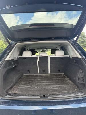 Blue Volkswagen Touareg 2019 in Vilnius, with an engine capacity of 2.97 L and mileage of 207 thousand km for 35400 €, photo 17 on AUTOMOTO.COM.LV