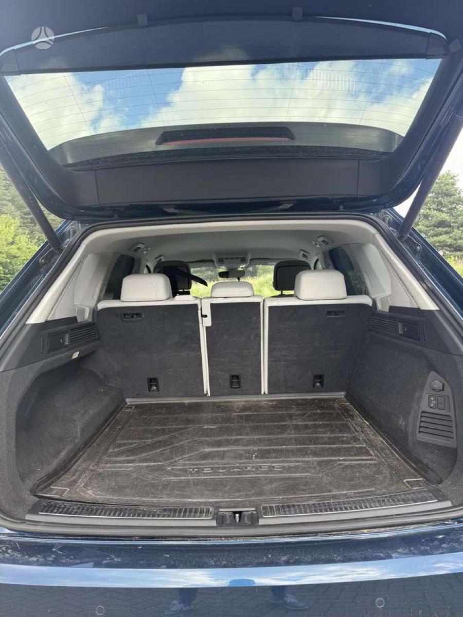Blue Volkswagen Touareg 2019 in Vilnius, with an engine capacity of 2.97 L and mileage of 207 thousand km for 35400 €, photo 17 on AUTOMOTO.COM.LV