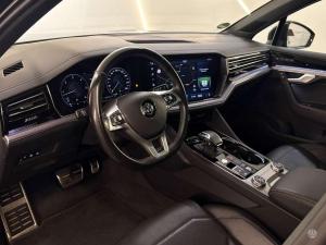 Blue Volkswagen Touareg 2019 in Marijampole, with an engine capacity of 2.97 L and mileage of 205 thousand km for 33850 €, photo 3 on AUTOMOTO.COM.LV