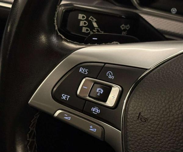 Volkswagen Touareg 2019 in Marijampole on AUTOMOTO.COM.LV Blue Volkswagen Touareg 2019 in Marijampole, with an engine capacity of 2.97 L and mileage of 205 thousand km for 33850 €, photo 4 on AUTOMOTO.COM.LV