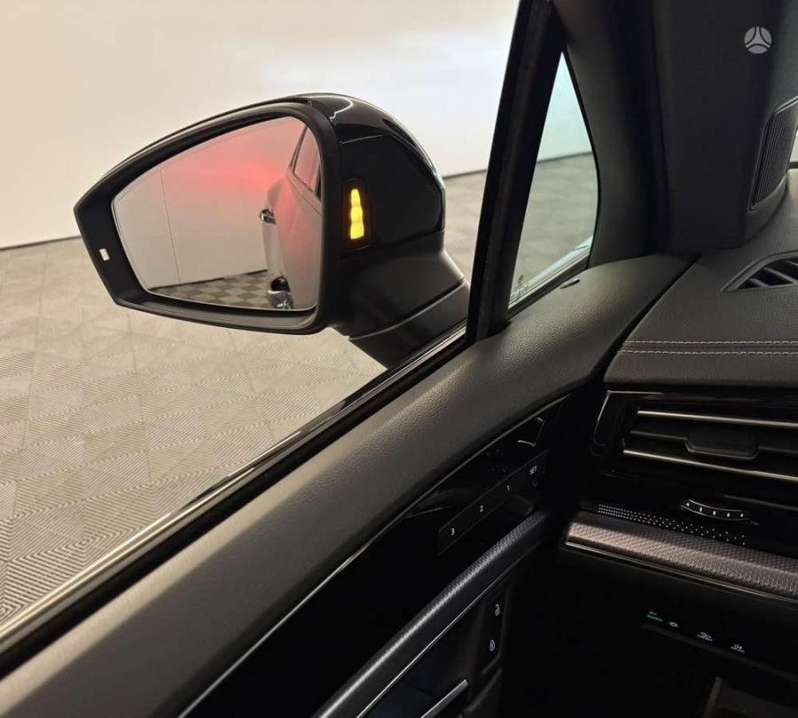 Blue Volkswagen Touareg 2019 in Marijampole, with an engine capacity of 2.97 L and mileage of 205 thousand km for 33850 €, photo 6 on AUTOMOTO.COM.LV