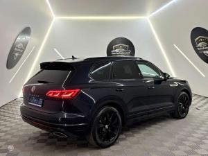 Blue Volkswagen Touareg 2019 in Marijampole, with an engine capacity of 2.97 L and mileage of 205 thousand km for 33850 €, photo 8 on AUTOMOTO.COM.LV