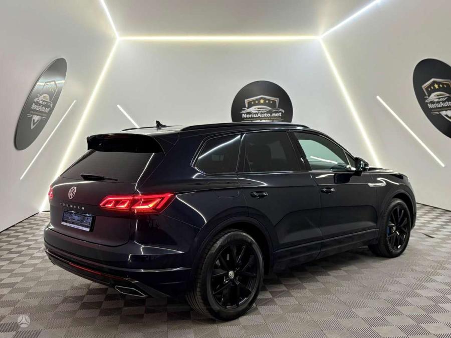 Blue Volkswagen Touareg 2019 in Marijampole, with an engine capacity of 2.97 L and mileage of 205 thousand km for 33850 €, photo 8 on AUTOMOTO.COM.LV