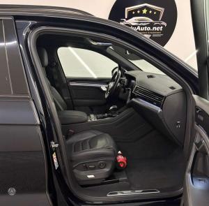 Blue Volkswagen Touareg 2019 in Marijampole, with an engine capacity of 2.97 L and mileage of 205 thousand km for 33850 €, photo 18 on AUTOMOTO.COM.LV