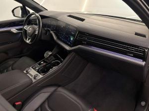Blue Volkswagen Touareg 2019 in Marijampole, with an engine capacity of 2.97 L and mileage of 205 thousand km for 33850 €, photo 20 on AUTOMOTO.COM.LV