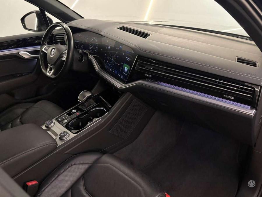 Blue Volkswagen Touareg 2019 in Marijampole, with an engine capacity of 2.97 L and mileage of 205 thousand km for 33850 €, photo 20 on AUTOMOTO.COM.LV