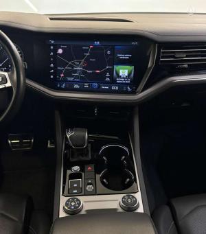 Blue Volkswagen Touareg 2019 in Marijampole, with an engine capacity of 2.97 L and mileage of 205 thousand km for 33850 €, photo 21 on AUTOMOTO.COM.LV