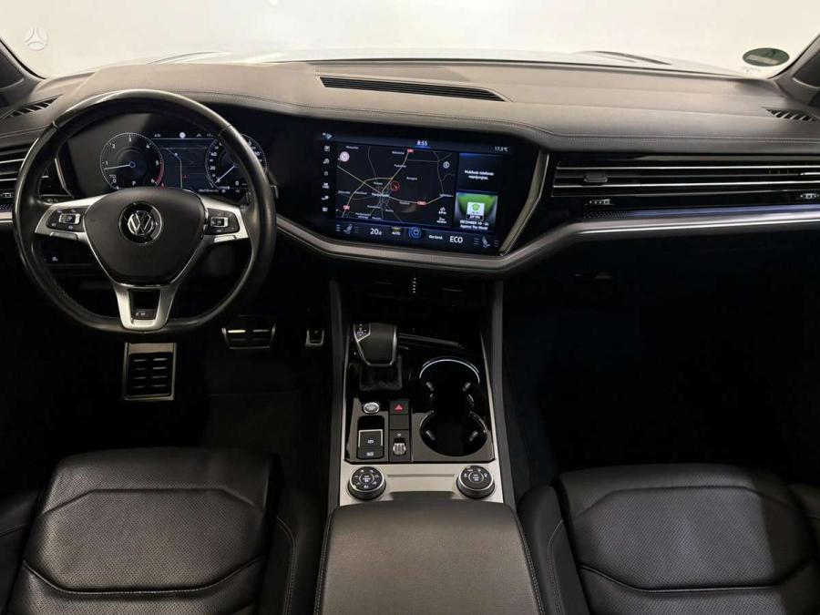 Blue Volkswagen Touareg 2019 in Marijampole, with an engine capacity of 2.97 L and mileage of 205 thousand km for 33850 €, photo 22 on AUTOMOTO.COM.LV