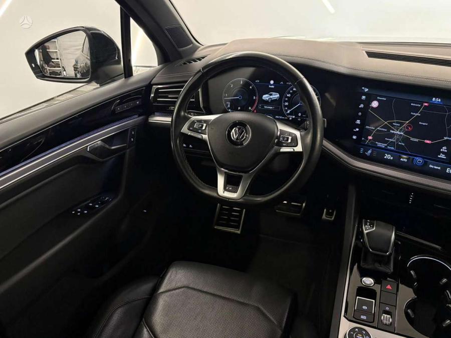 Blue Volkswagen Touareg 2019 in Marijampole, with an engine capacity of 2.97 L and mileage of 205 thousand km for 33850 €, photo 23 on AUTOMOTO.COM.LV