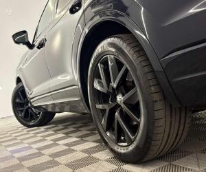 Blue Volkswagen Touareg 2019 in Marijampole, with an engine capacity of 2.97 L and mileage of 205 thousand km for 33850 €, photo 25 on AUTOMOTO.COM.LV