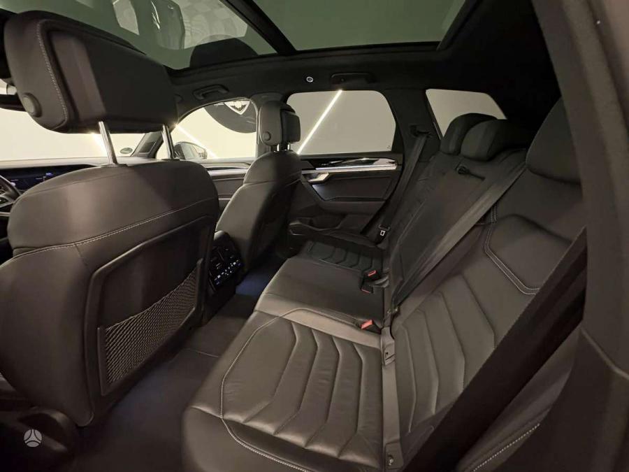 Blue Volkswagen Touareg 2019 in Marijampole, with an engine capacity of 2.97 L and mileage of 205 thousand km for 33850 €, photo 26 on AUTOMOTO.COM.LV