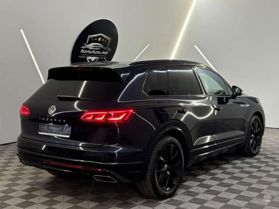 Blue Volkswagen Touareg 2019 in Marijampole, with an engine capacity of 2.97 L and mileage of 205 thousand km for 33850 €, photo 33 on AUTOMOTO.COM.LV