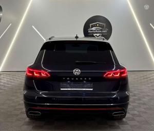 Blue Volkswagen Touareg 2019 in Marijampole, with an engine capacity of 2.97 L and mileage of 205 thousand km for 33850 €, photo 34 on AUTOMOTO.COM.LV
