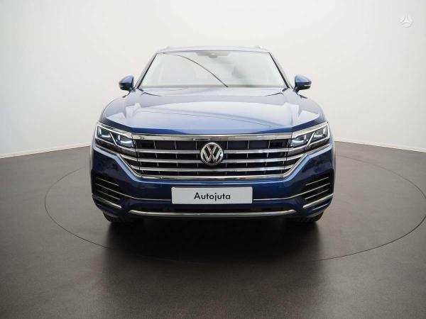 Blue Volkswagen Touareg 2019 in Vilnius, with an engine capacity of 2.97 L and mileage of 100 thousand km for 37000 €, photo 3 on AUTOMOTO.COM.LV