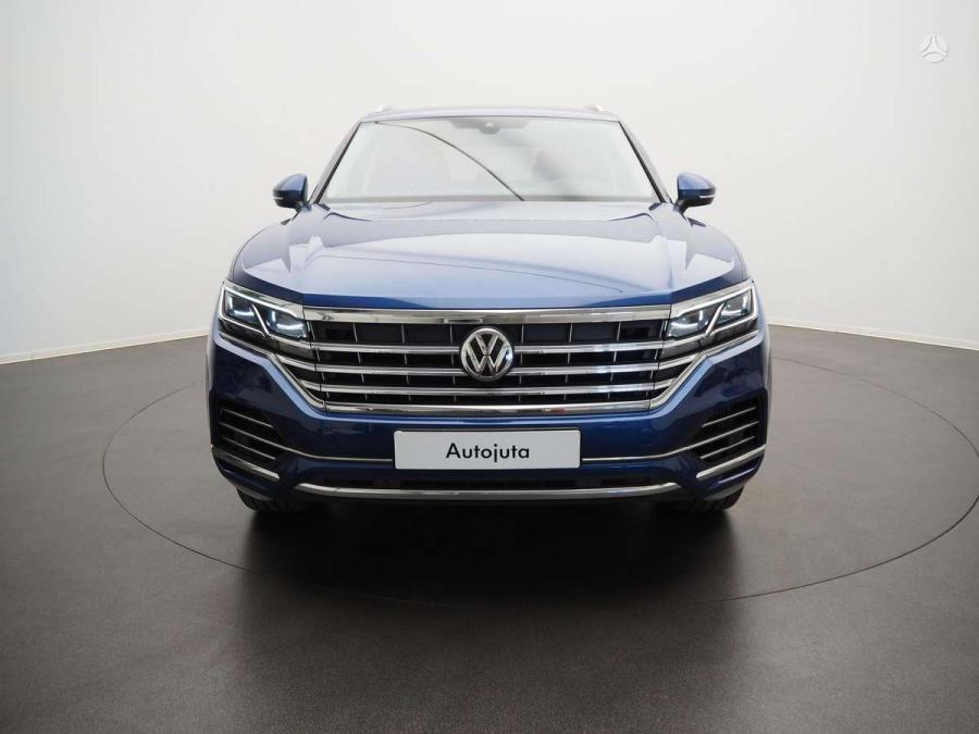 Blue Volkswagen Touareg 2019 in Vilnius, with an engine capacity of 2.97 L and mileage of 100 thousand km for 37000 €, photo 3 on AUTOMOTO.COM.LV