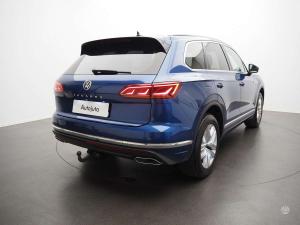 Blue Volkswagen Touareg 2019 in Vilnius, with an engine capacity of 2.97 L and mileage of 100 thousand km for 37000 €, photo 5 on AUTOMOTO.COM.LV