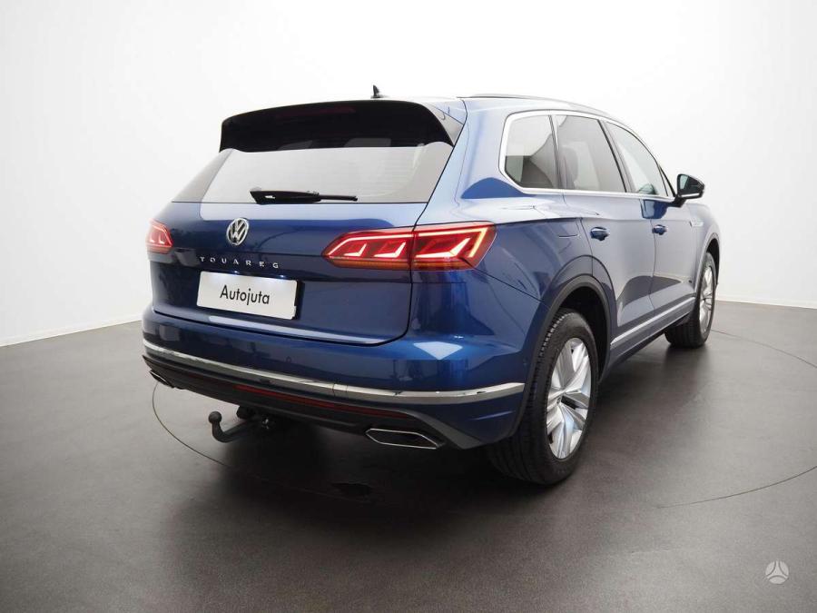 Blue Volkswagen Touareg 2019 in Vilnius, with an engine capacity of 2.97 L and mileage of 100 thousand km for 37000 €, photo 5 on AUTOMOTO.COM.LV
