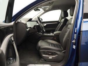Blue Volkswagen Touareg 2019 in Vilnius, with an engine capacity of 2.97 L and mileage of 100 thousand km for 37000 €, photo 9 on AUTOMOTO.COM.LV