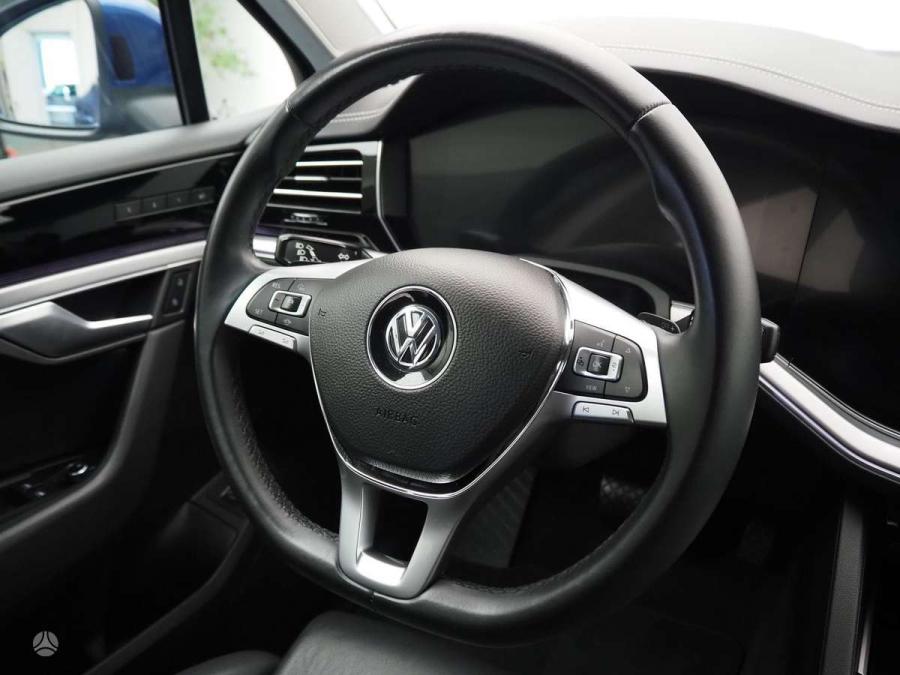 Blue Volkswagen Touareg 2019 in Vilnius, with an engine capacity of 2.97 L and mileage of 100 thousand km for 37000 €, photo 11 on AUTOMOTO.COM.LV